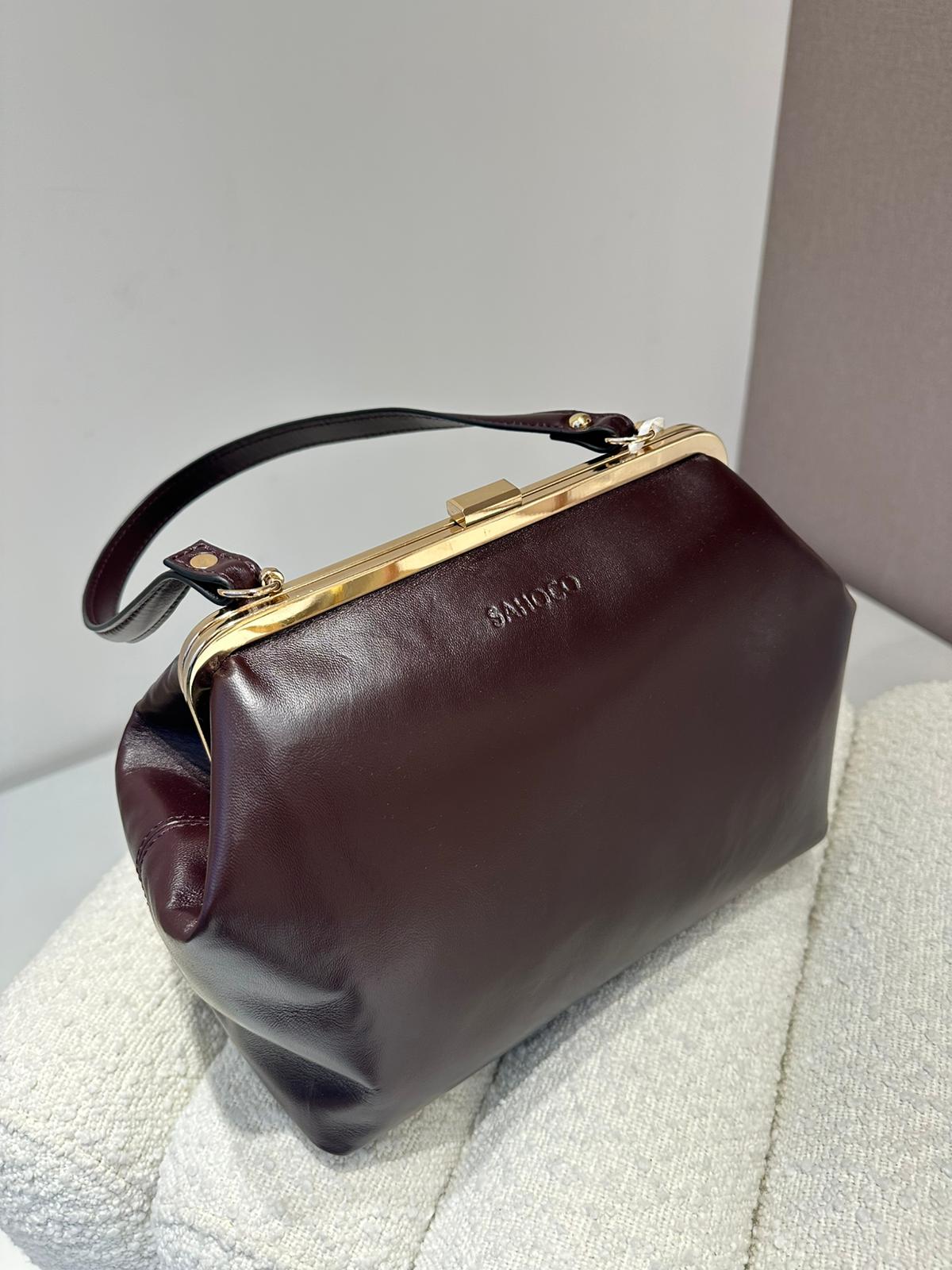MALA CASTANHA EM PELE COM FECHO METÁLICO SAHOCO - PontoChic