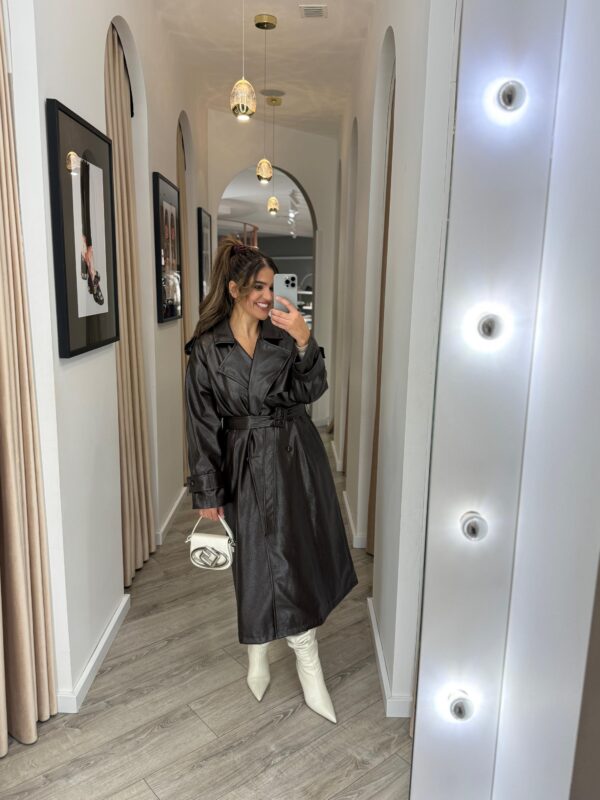 TRENCH COAT EM ECOPELE CASTANHO PONTO CHIC - PontoChic